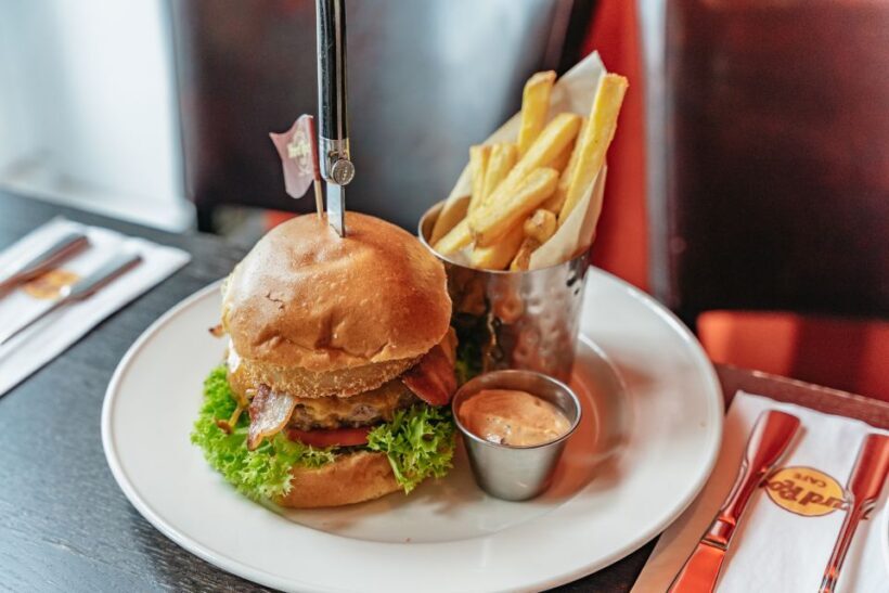 Hamburg: Hard Rock Cafe Skip-the-Line Meal - Who Should Consider This Tour?