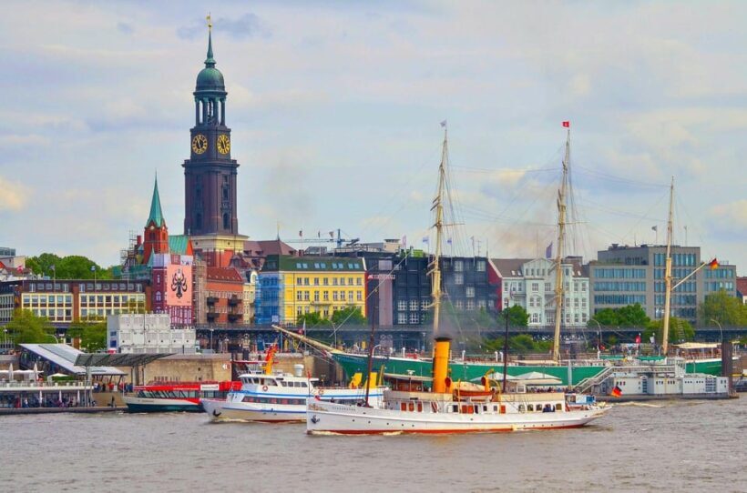 Hamburg: Hop on Hop off city tour and 1 hour harbor tour - Key Points