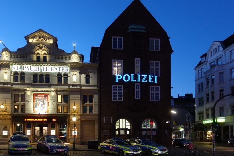 Hamburg: In the Footsteps of "Olivia" Reeperbahn Tour - The Guide’s Role and Authenticity