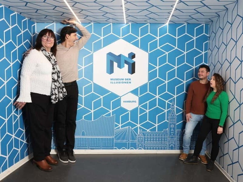 Hamburg: Museum of Illusions Ticket - Photography and Memories