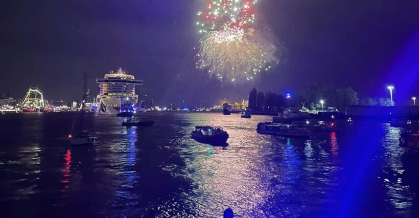 Hamburg: New Years Eve Harbour Cruise - An Authentic Harbor Celebration with Scenic Views