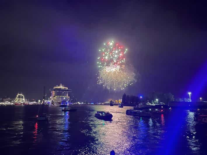 Hamburg: New Years Eve Harbour Cruise - The Atmosphere and Audience