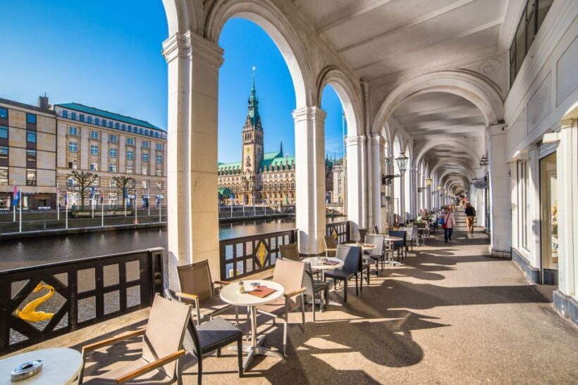 Hamburg: Old Town & Speicherstadt Private Walking Tour - Authenticity and Insider Access