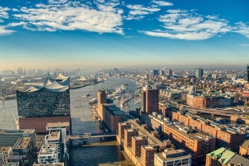 Hamburg : Old town Walking Tour With A Guide - A Walk Through Hamburg’s Old Town: What to Expect