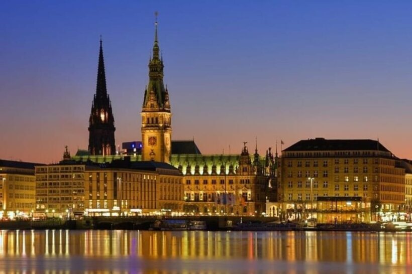 Hamburg : Old town Walking Tour With A Guide - Authentic Experiences and Local Insights