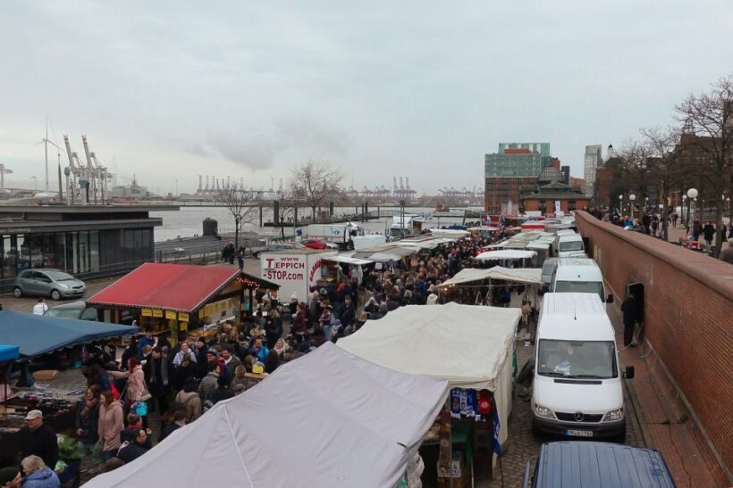 Hamburg: Reeperbahn, Port, & Fish Market Morning Tour - The Fish Market: A Festival of Food and Music