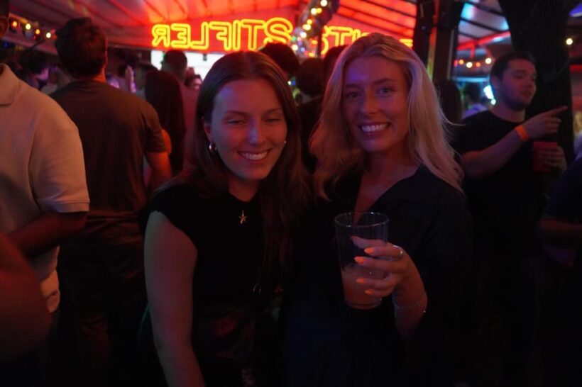 Hamburg: Reeperbahn Pub Crawl with Shots and Games - Exploring the Reeperbahn: A Night of Celebration and Connection