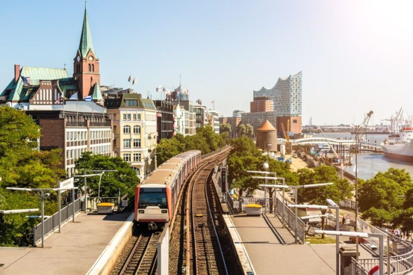 Hamburg: Scavenger Hunt Self-Guided Tour around the port - FAQ