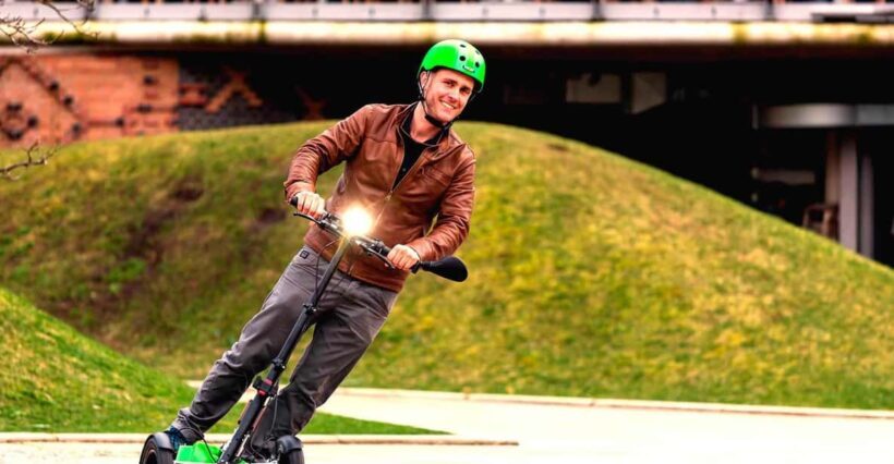 Hamburg: Sightseeing Tour with 'Scuddy' - 2h - An In-Depth Look at the Hamburg Scooty Tour