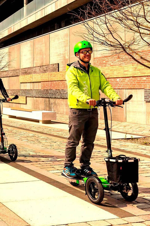 Hamburg: Sightseeing Tour with 'Scuddy' - 2h - Analyzing the Value