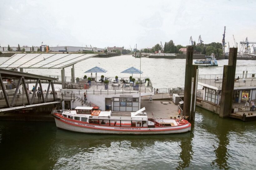 Hamburg: Traditional Harbor Tour with Commentary - Key Points