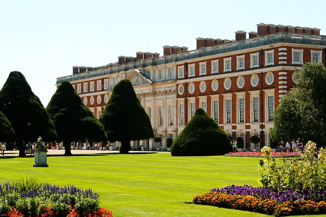 Hampton Court Palace & Garden Maze, Private Tour Admission with Audio Guides - What the Tour Looks Like in Practice
