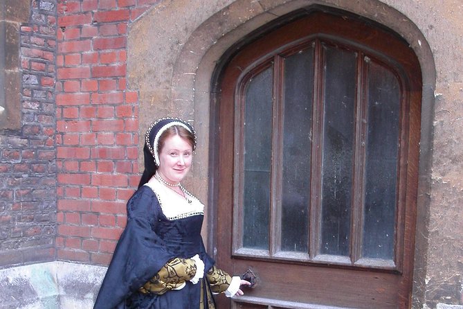 Hampton Court Palace Private Tour - Secrets of Henry VIII - Historians Expertise and Accreditations