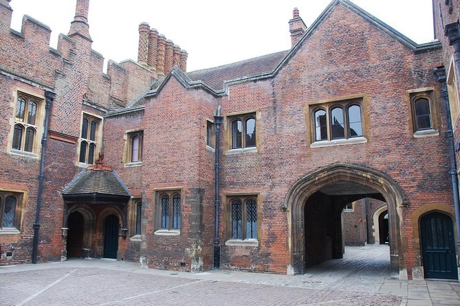 Hampton Court Palace Private Tour - Secrets of Henry VIII - Tudor History and Royal Connections