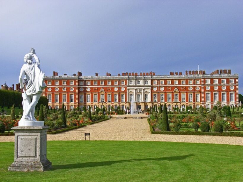 Hampton Court Palace Private tour With Fast Track Entry - Key Points