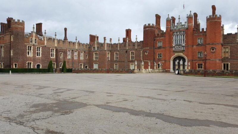 Hampton Court Palace Private Tour with Fast Track Pass - What You Get