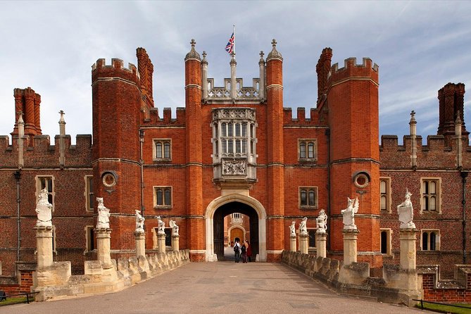 Hampton Court Palace & Windsor Castle Private Car Tour from London - The Experience: What Are the Pros and Cons?