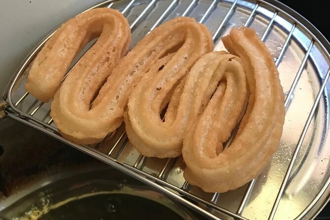 Hands-On Churros & Chocolate Class on a London Houseboat - The Venue and Logistics