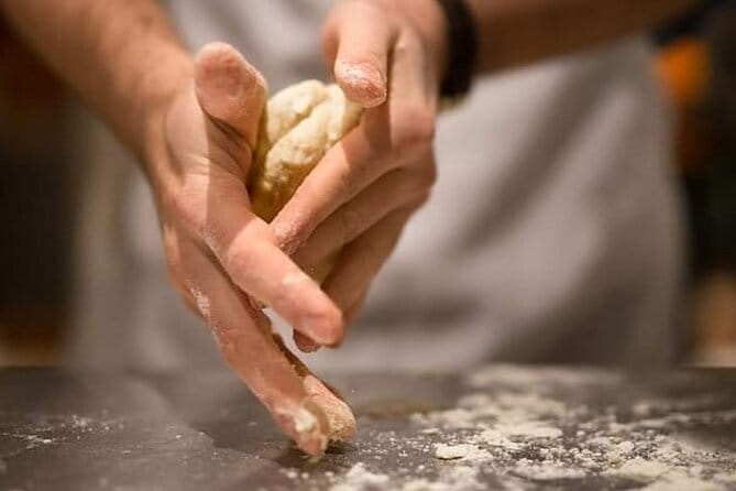 Hands on Deluxe Traditional 4-course dinner with fresh pasta - What Sets It Apart