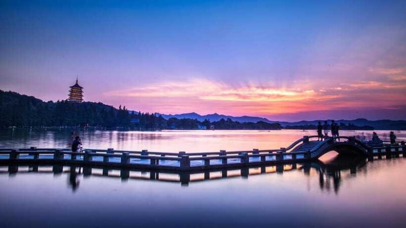 Hangzhou:Luxury West Lake Cruise+Santan Yinyue Island Ticket - Authentic, Quiet, and Scenic