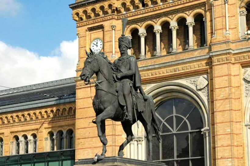 Hannover: Express Walk with a Local in 60 minutes - Key Points