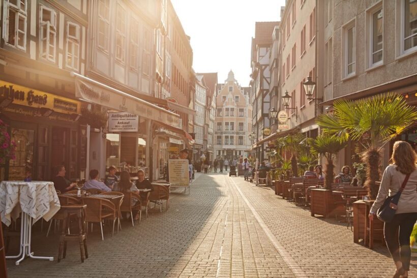 Hannover: Guided Old Town Walking Tour - Key Points