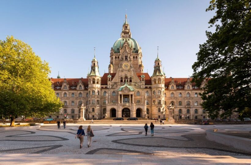 Hannover: Guided Old Town Walking Tour - Practical Details and What to Expect