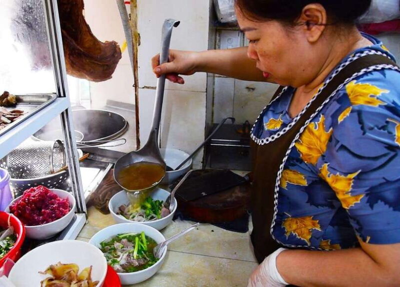 Hanoi: A culinary stroll in private & in French - Key Points