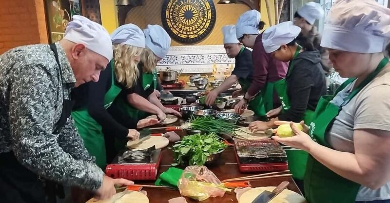 Hanoi Authentic Cooking Class and Local Market With Chef - Detailed Breakdown of the Itinerary