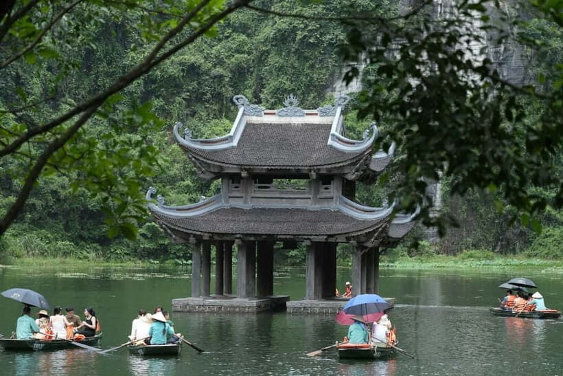 Hanoi: Bai Dinh Pagoda, Mua Cave, Trang An Tour BEST SELLER - Climbing to the Top of Mua Cave: Panoramic Views