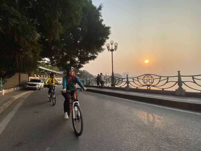 Hanoi: Bike Tour Through Hidden Gems and Banana Island - Key Points