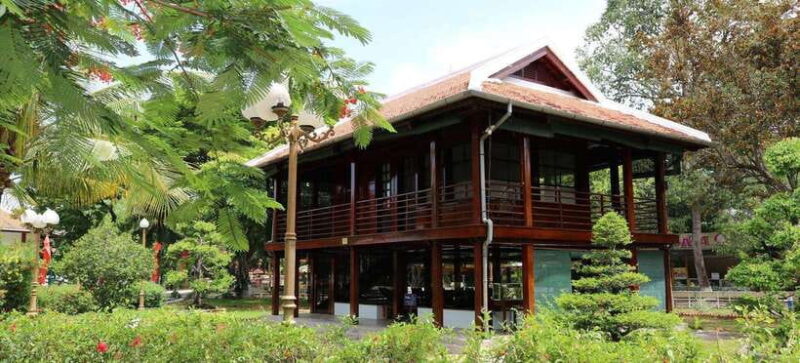 HANOI CITY: MOTORBIKE TO OLD QUARTER & HO CHI MINH TOMB - Introduction