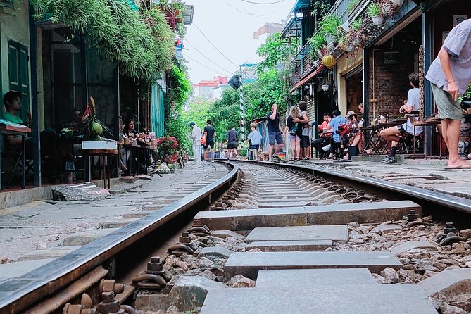 Hanoi city tour and drinking beside railway- group tour - FAQ