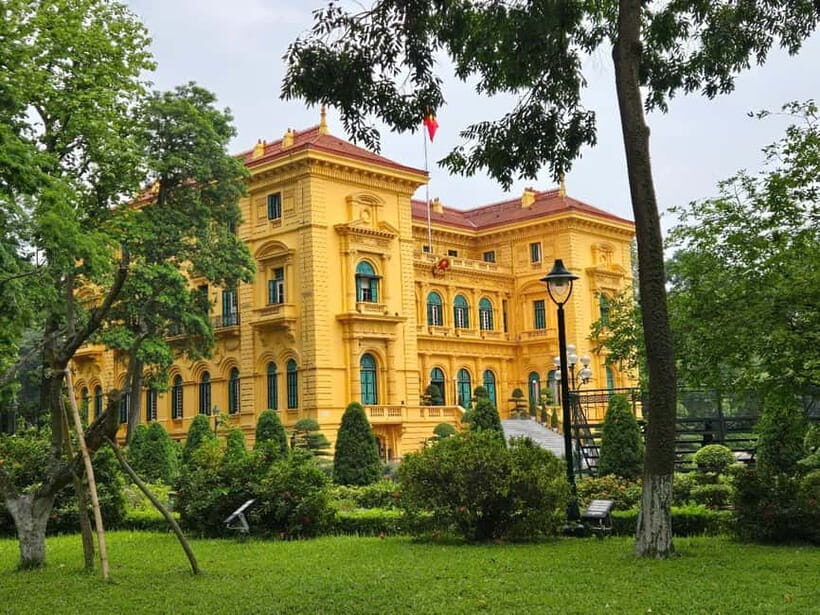 Hanoi City Tour: Bat Trang, Train Street, Lunch & Luxury Bus - Key Points