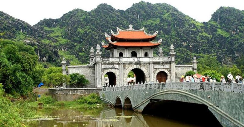 Hanoi: Full-Day Mua Cave, Hoa Lu and Tam Coc Tour - Exploring Hoa Lu: Vietnam’s First Capital