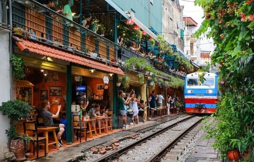 Hanoi: Guided Street Food Tour with Tastings - Starting Point & First Impressions