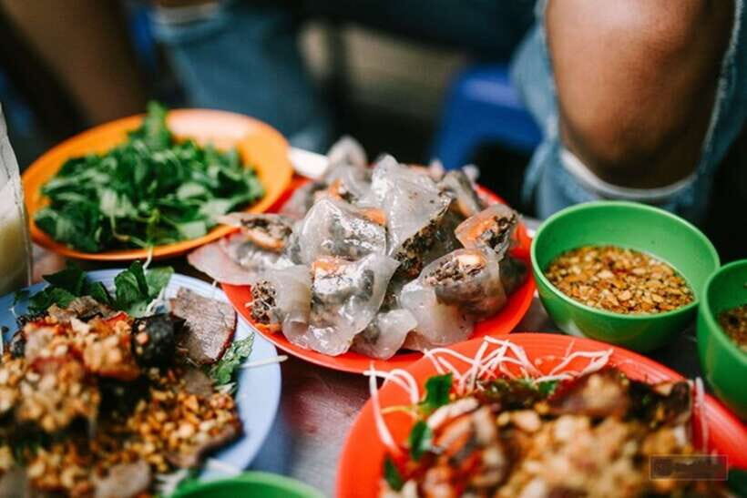 Hanoi: Guided Street Food Tour with Tastings - The Walking Tour & Atmosphere