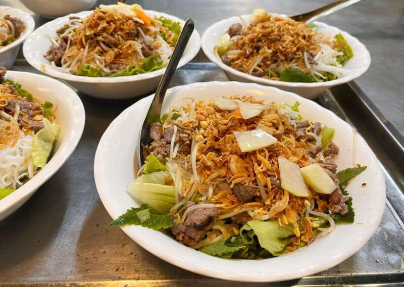 Hanoi: Guided Street Food Tour with Train Street Experience - Key Points