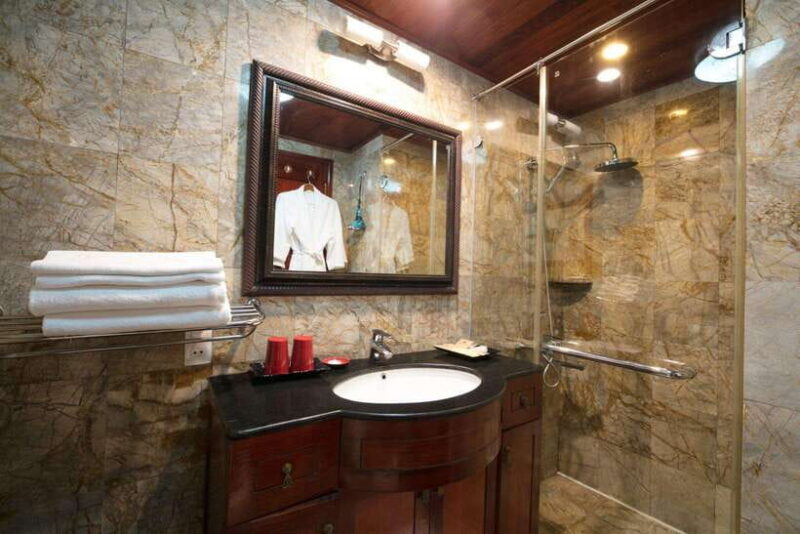 Hanoi: Ha Long & Bai Tu Long Bay 1 or 2-Day Cruise - The Sum Up