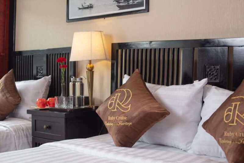 Hanoi: Ha Long Bay 2-Day 1-Night Tour by 4-star Luxury Junk - Discovering Ha Long Bay on a 2-Day 1-Night Luxury Junk Cruise