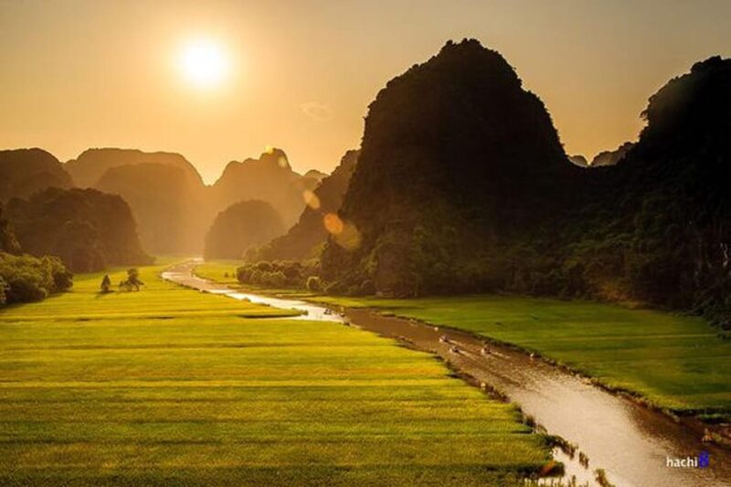 Hanoi: Hoa Lu, Tam Coc and Mua Cave Limo Bus Tour with Lunch - Tam Coc: The Waterway Wonder