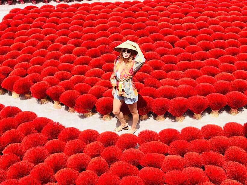Hanoi: Incense Village, Conical Hat, & Van Phuc Silk Tour - Incense Village: A Fragrant Peek into Tradition
