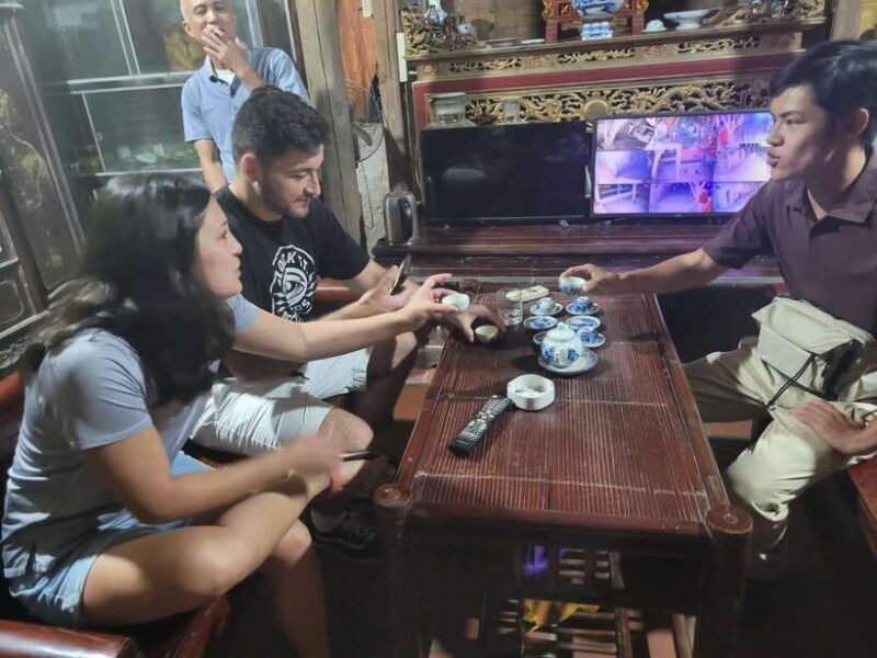 Hanoi: Le Mat Snake Village Tour with 10 Dishes - Exploring Le Mat: The Heart of Snake Culture