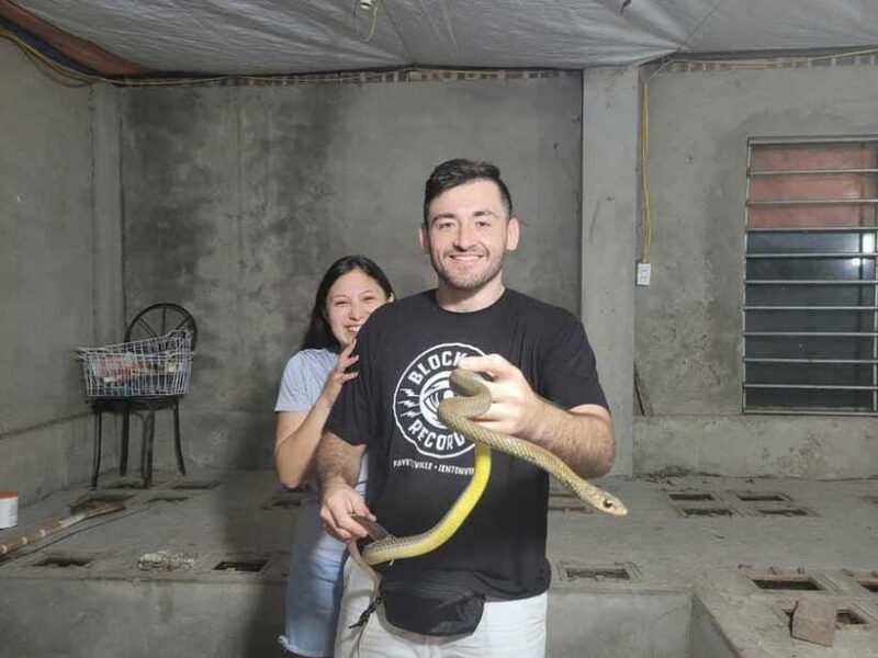 Hanoi: Le Mat Snake Village Tour with 10 Dishes - The Snake Farm: A Behind-the-Scenes Look