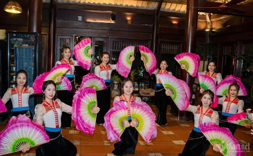 Hanoi: Mai Chau Valley Day Tour - Authentic Lunch & Cycling - Shop and Learn
