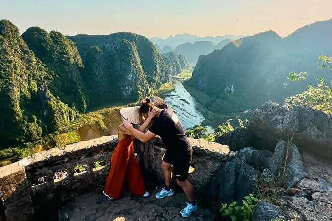 Hanoi-Ninh Binh Highlights: Hoa Lu, Mua Caves, Tam Coc, Bich Dong - An Introduction to the Ninh Binh Tour Experience