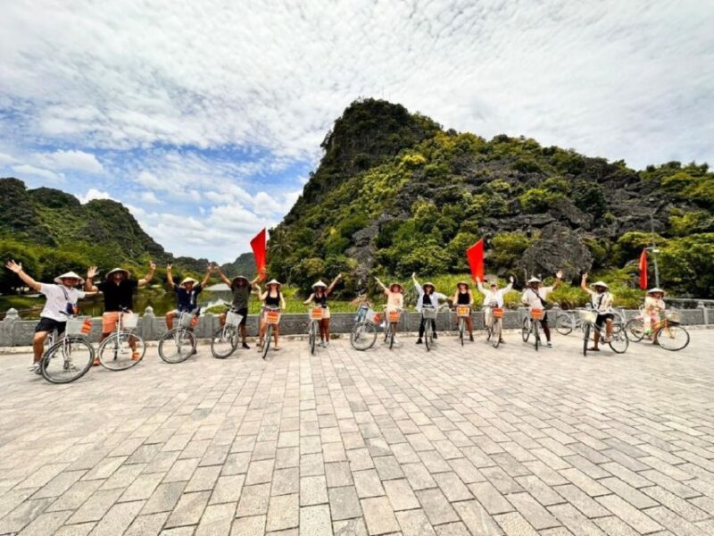 Hanoi: Ninh Binh, Hoa Lu, Tam Coc and Mua Cave Day Trip - Transportation and Group Experience