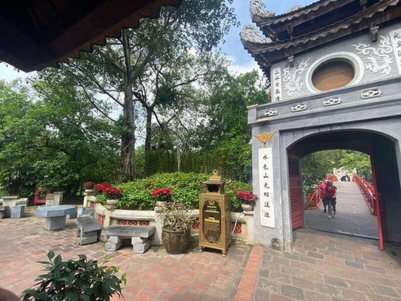 Hanoi Old Quarter Cultural Walking Tour & Water Puppet Show - The Charm of the Water Puppet Show