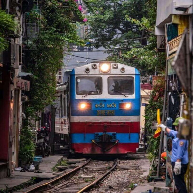 Hanoi: Railway Food Tour and try 4 to 5 dishes - Key Points