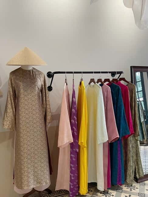 Hanoi: Rent a Traditional Ao Dai & Photo Walk in Old Quarter - Herbal Tea and Souvenirs